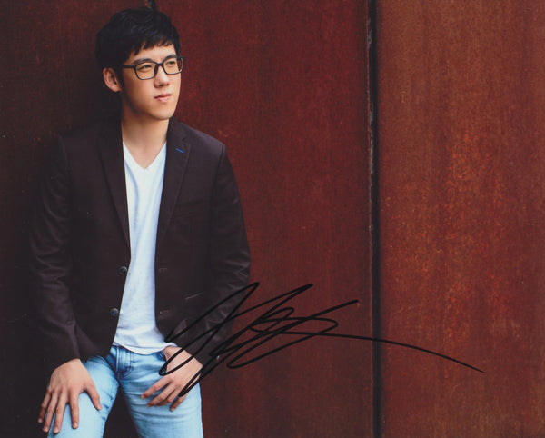 HAOCHEN ZHANG SIGNED CLASSICAL PIANIST 8X10 PHOTO 3 – Overtime Autographs